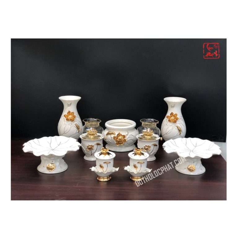 Bộ Đồ Thờ Cúng Bằng Sứ Hoa Sen Vàng Chạm Nổi BS-005